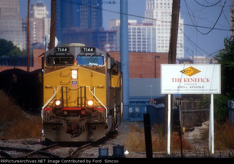 UP 7144 @ 29th Street 2005